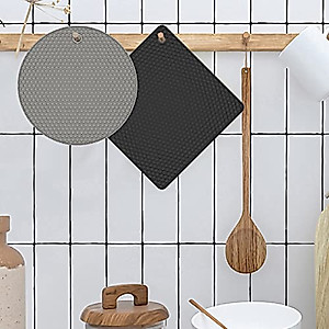 Y6S 4Pcs Silicone Trivet Mats Anti-Slip Square Round Hot Pads Heat-Resistant Hot Holders Spoon Dishes Rest Pad Easy to Wash and Dry BPA Free Dishwasher Safe for Kitchen Counter Y6S(Black and Gray)