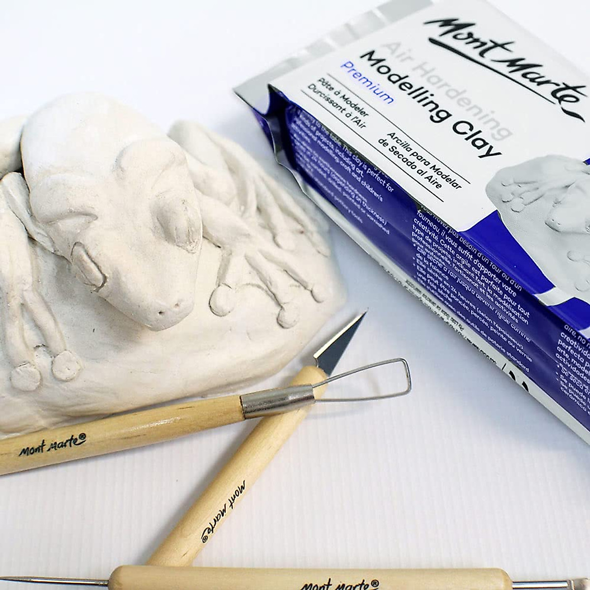 Mont Marte White Air Hardening Modeling Clay, 500g (1.1lb). Dries in Approximately 24 Hours. Suitable for Sculptors and Modelers of All Skill Levels.