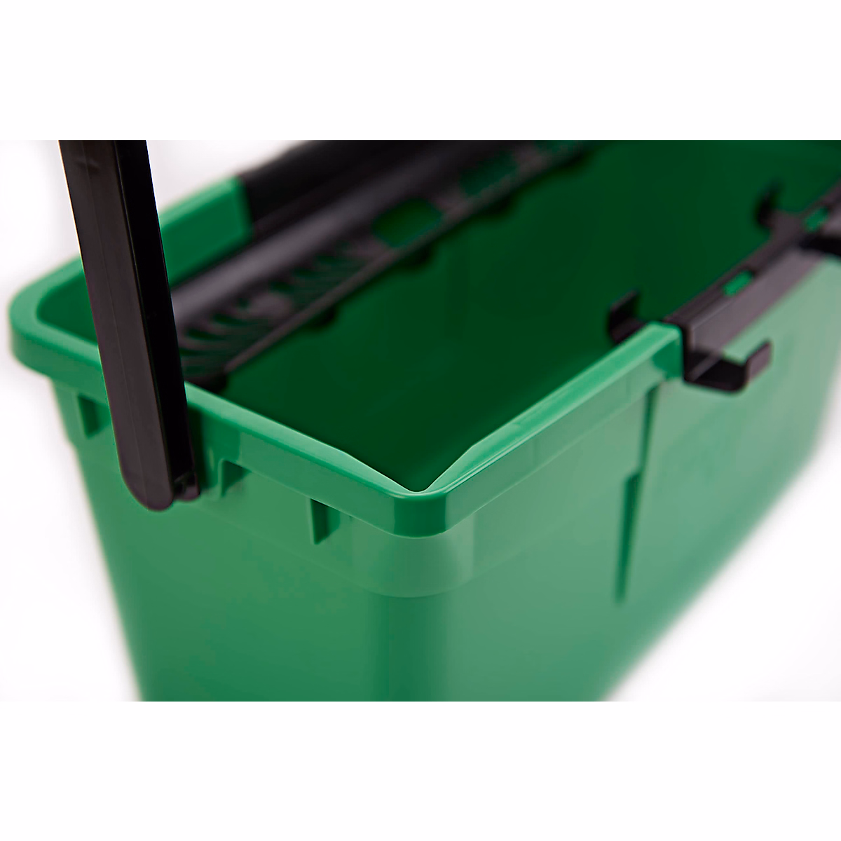 Unger QB12B Bucket 12 litres for Washers up to 35 cm Wide with Litre Scale Including Strainer as Shelf Rectangular Shape