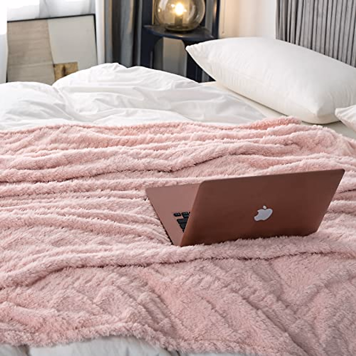DaysU Sherpa Fleece Blanket, Throw Blanket for Couch Sofa Bed, Lightweight Fuzzy Soft Cozy Plush Warm Blankets for Winter, Pink Jacquard, Throw Size(50” x 60”)