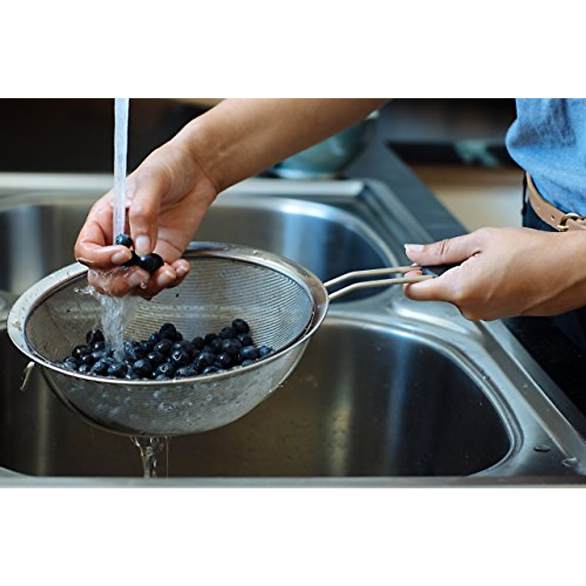 LiveFresh Large Stainless Steel Fine Mesh Strainer with Reinforced Frame and Sturdy Rubber Handle Grip - Designed for Chefs and Commercial Kitchens & Perfect for Your Home - 9 Inch / 23 cm Diameter