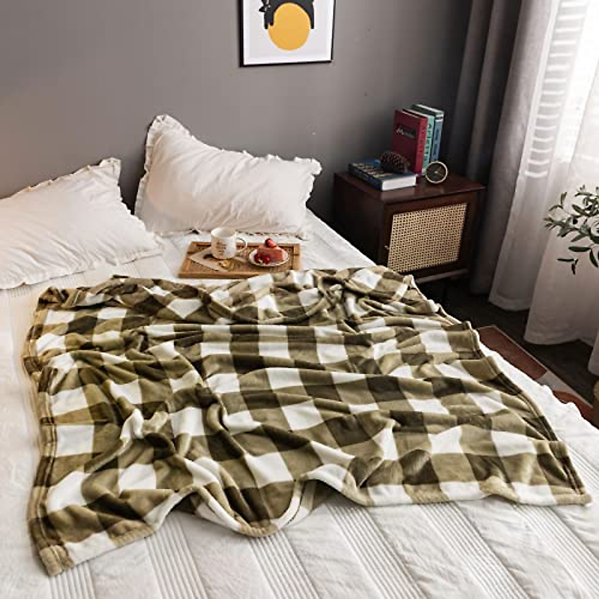 NEWCOSPLAY Buffalo Plaid Throw Blanket Soft Flannel Fleece Checker Pattern Lightweight Decorative Blanket for Bed Couch (280GSM-White Army Green, Throw(50"x60"))
