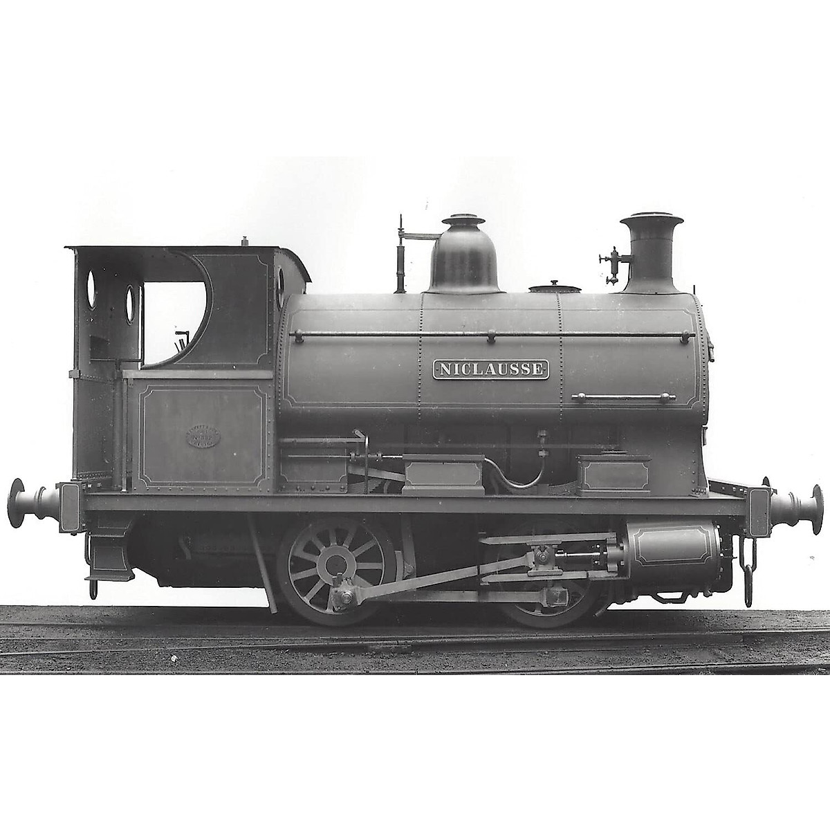 Hornby R3640 PO Willans and Robinson Peckett W4 Class 0-4-0ST 882 Niclausse - Era 2