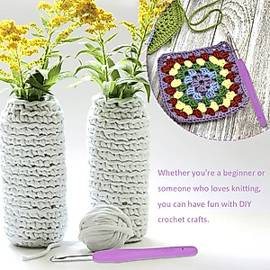 Crochet Hook, 5.0 mm Ergonomic Crochet Hook, Crochet Needles, Ergonomic Handle Crochet Hook, Knitting Needles with Soft Handle Beginners and Experienced Crochet Hobbyists (5.0 mm)