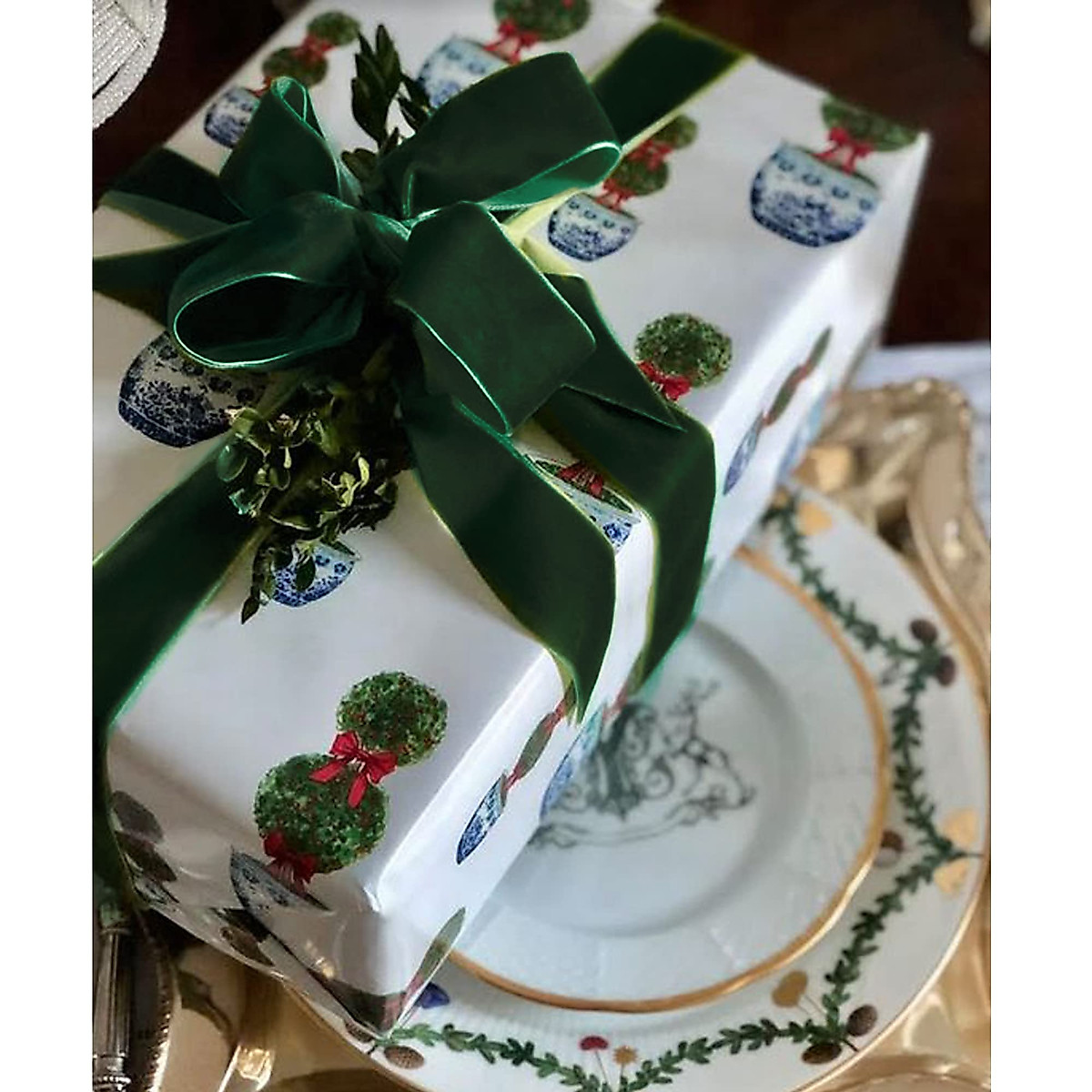 VATIN Green Velvet Ribbon 5/8" Green Premium Plush Velvet Woven Edge Velvet Ribbon for Christmas Tree,Gift Wrapping,Flower Bouquet,Wreath Decorations,Bow Making- 10 Yards