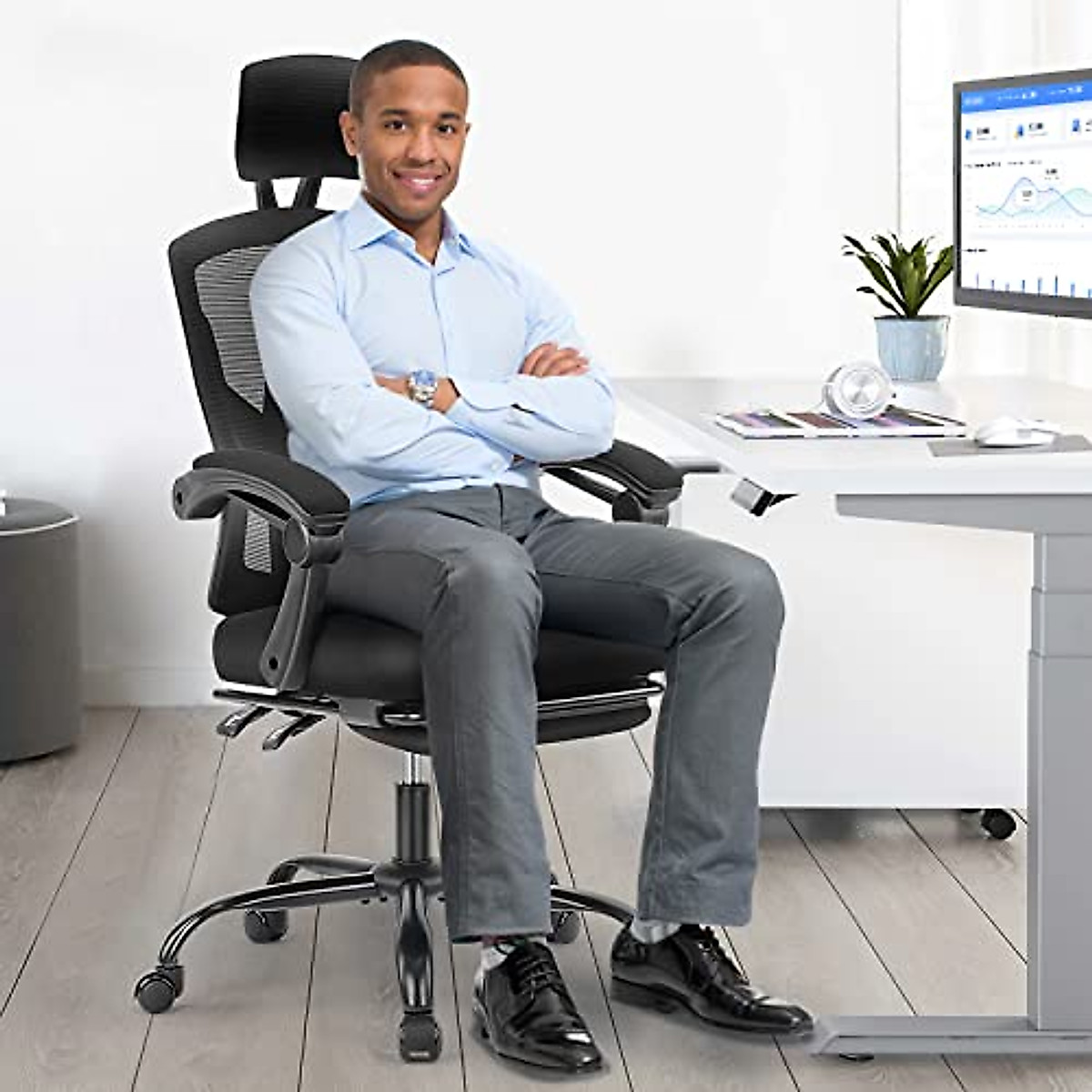 Ergonomic Home Office Chair High Back Executive Desk Chair with Armsrest and Adjustable Headrest, Mesh Computer Chair with Retractable Footrest and Lumbar Support (Black)
