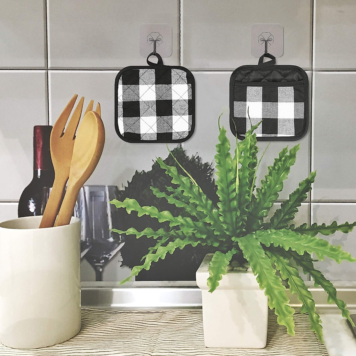 Whaline 6pcs Christmas Buffalo Plaid Hot Pot Holders Cotton Hot Pad with Pocket Reusable Heat Resistant Oven Mint for Kitchen Cooking and Baking (White Black)