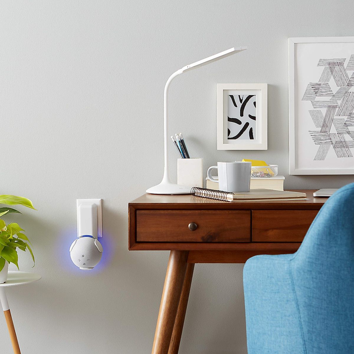 Made For Amazon Outlet Hanger, White, for Echo Dot (4th generation)