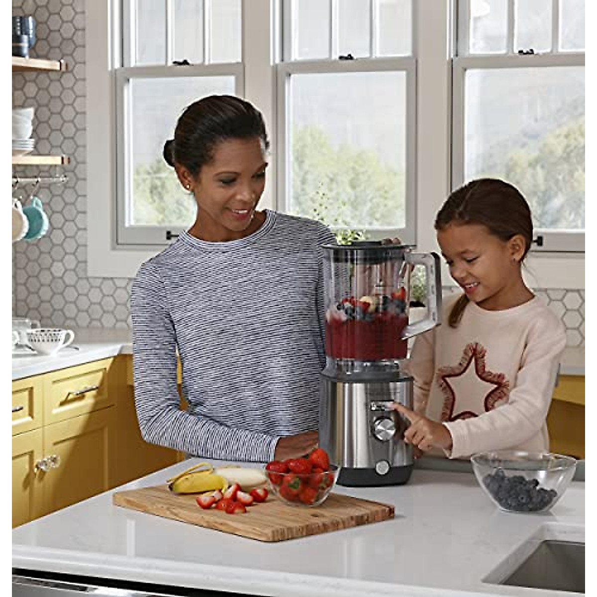 GE Blender | 5-Speed + Pulsing Option | Kitchen Essentials Blender for Shakes, Smoothies & More | Large 64 oz Tritan Jar, 7-9 Servings per Batch | Stainless Steel Blades & Exterior Finish | 1000 Watts