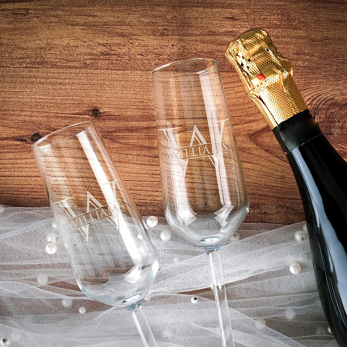 Personalized Wedding Champagne Flutes for Bride and Groom - Set of 2, 9 Designs - Champagne Glasses for Engagement with Names and Date, Interlaced Hearts, Couple's Names Champagne Flutes - D3