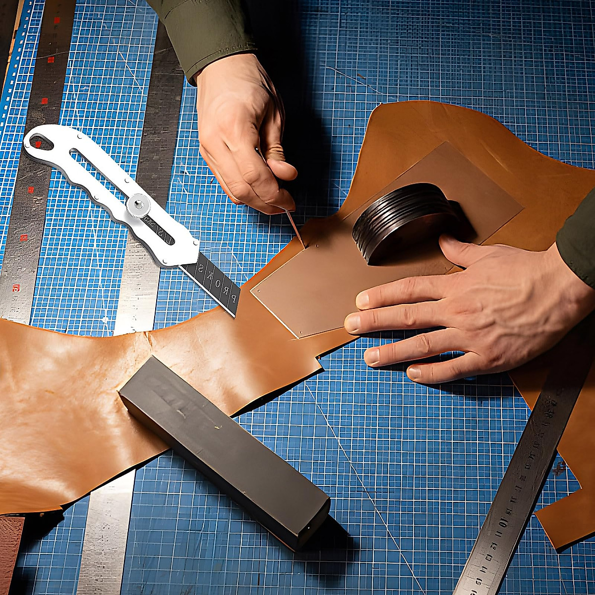 Box Cutter, 2 Pack Stainless Steel Utility Knife, Heavy Duty Box Cutter with 20PCS Replaceable Blades (18mm Wide), Multi-purpose Utility Knives, Retractable Box Cardboard Cutter for Carpet, Craft, DIY