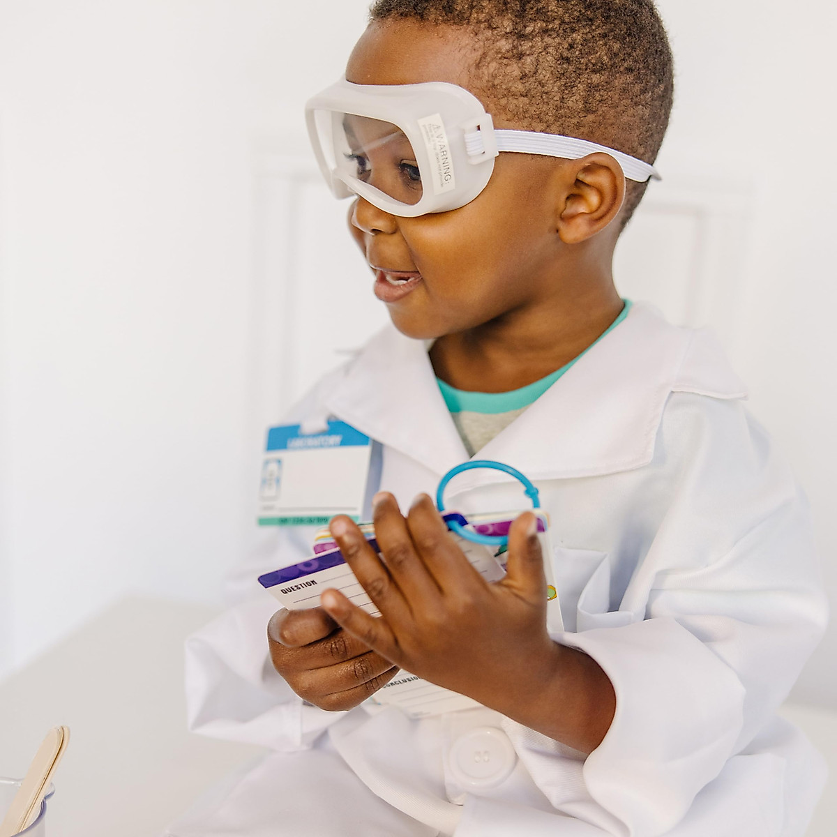 Melissa & Doug Scientist Role Play Costume Set (X pcs) - Lab Coat, Goggles, 6 Experiments