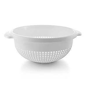 YBM Home Deep Plastic Strainer Colander with Handle – Made of Food Safe BPA-Free Plastic - Durable and Dishwasher Safe - Use for Pasta, Noodles, Spaghetti, Vegetables and More (1, White)