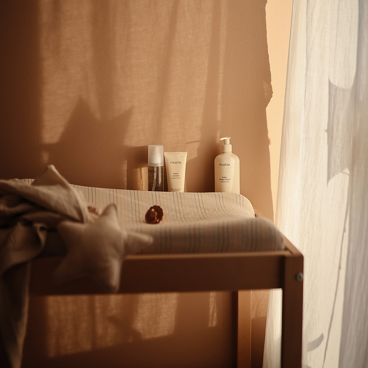 mushie Extra Soft Muslin Fitted Changing Pad Cover (White)