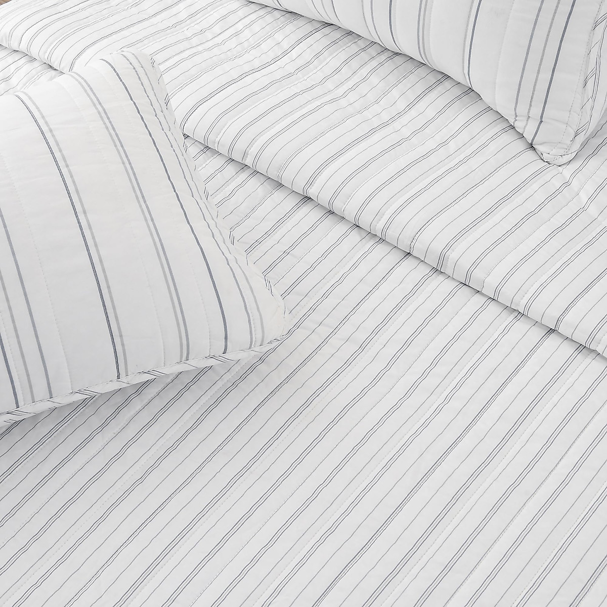 3-Piece Reversible Quilt Set with Shams. All-Season Bedspread with Striped Pattern. Katelyn Collection (Full/Queen, Grey)