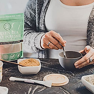 Bare Essentials Living - Clay Face Mask Brush (1 Pack, White) Dual Soft Silicone Face Mask Applicator Brush Tool, Great Facial Essentials, Moisturizer Applicator & Skincare Brush for Facials