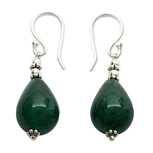 NOVICA Artisan Handmade Chalcedony Dangle Earrings Sterling Silver Green India [1.7 in L x 0.5 in W x 0.4 in D] ' Emerald Dewdrop'