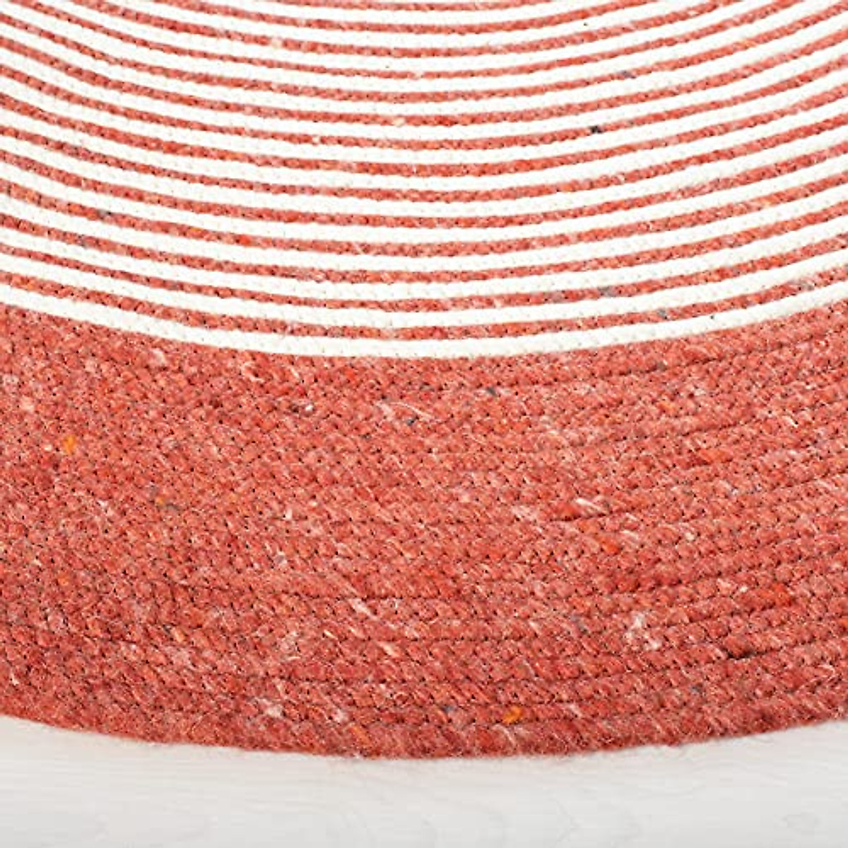 SAFAVIEH Braided Collection 5' x 7' Oval Red/Ivory BRD904Q Handmade Country Cottage Reversible Wool Entryway Foyer Living Room Bedroom Kitchen Area Rug