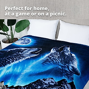 Dawhud Direct Howling Wolves Fleece Blanket - 50 x 60 Inches Soft Plush Blanket for Men, Women, and Kids - Cozy Blanket with Wolf Design for Home Decor, Camping, or Outdoor Use - Gift for Wolf Lovers