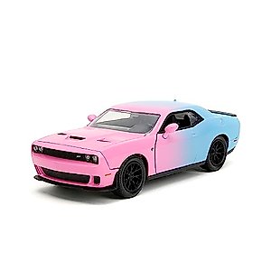Pink Slips 1:24 2015 Dodge Challenger SRT Hellcat Die-Cast Car, Toys for Kids and Adults(Light Blue/Pink)