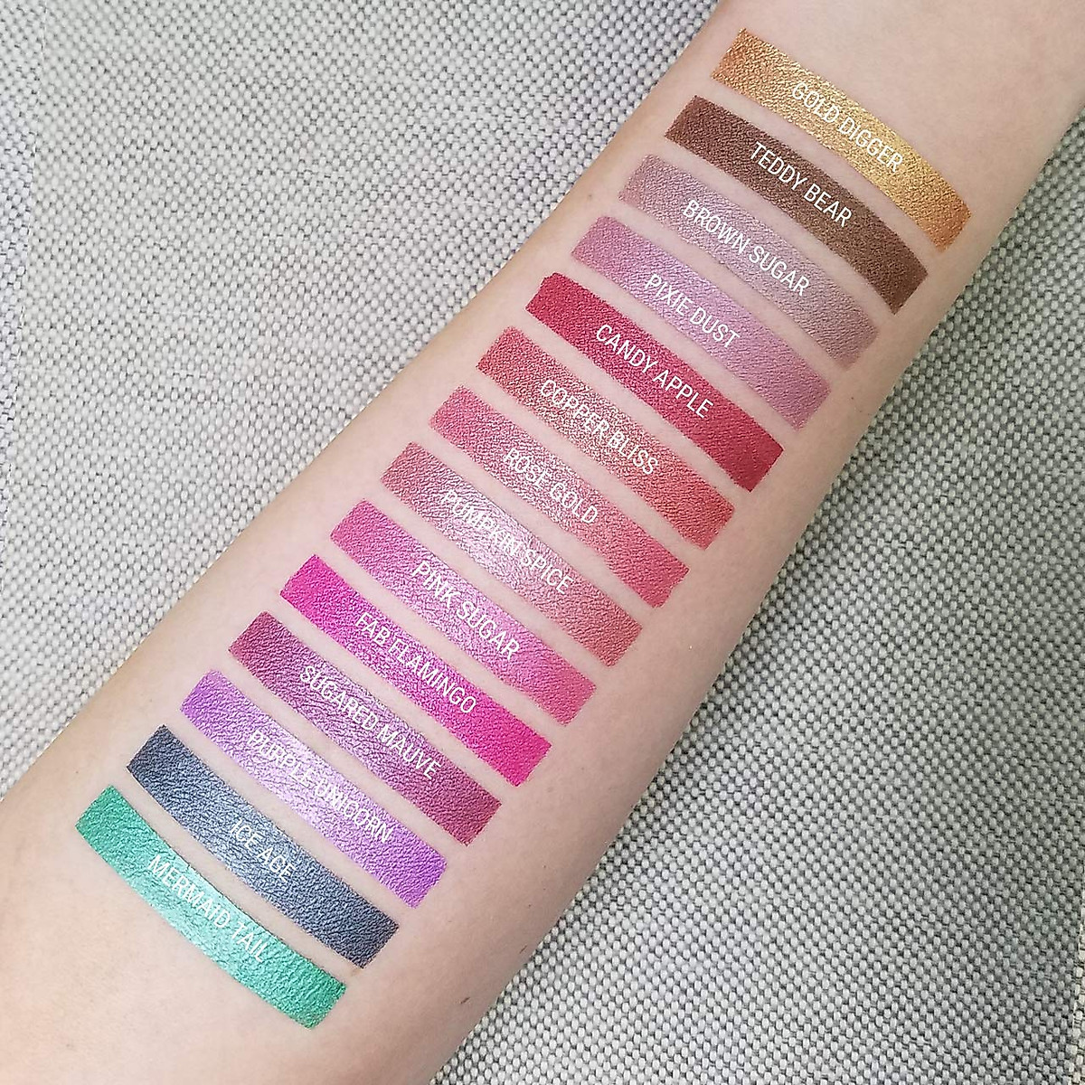 Aromi Hot Pink Metallic Liquid Lipstick | Magenta Lip Color with Shimmery Finish, Vegan, Cruelty-free, Long-Lasting and Smudge Proof (Fab Flamingo)