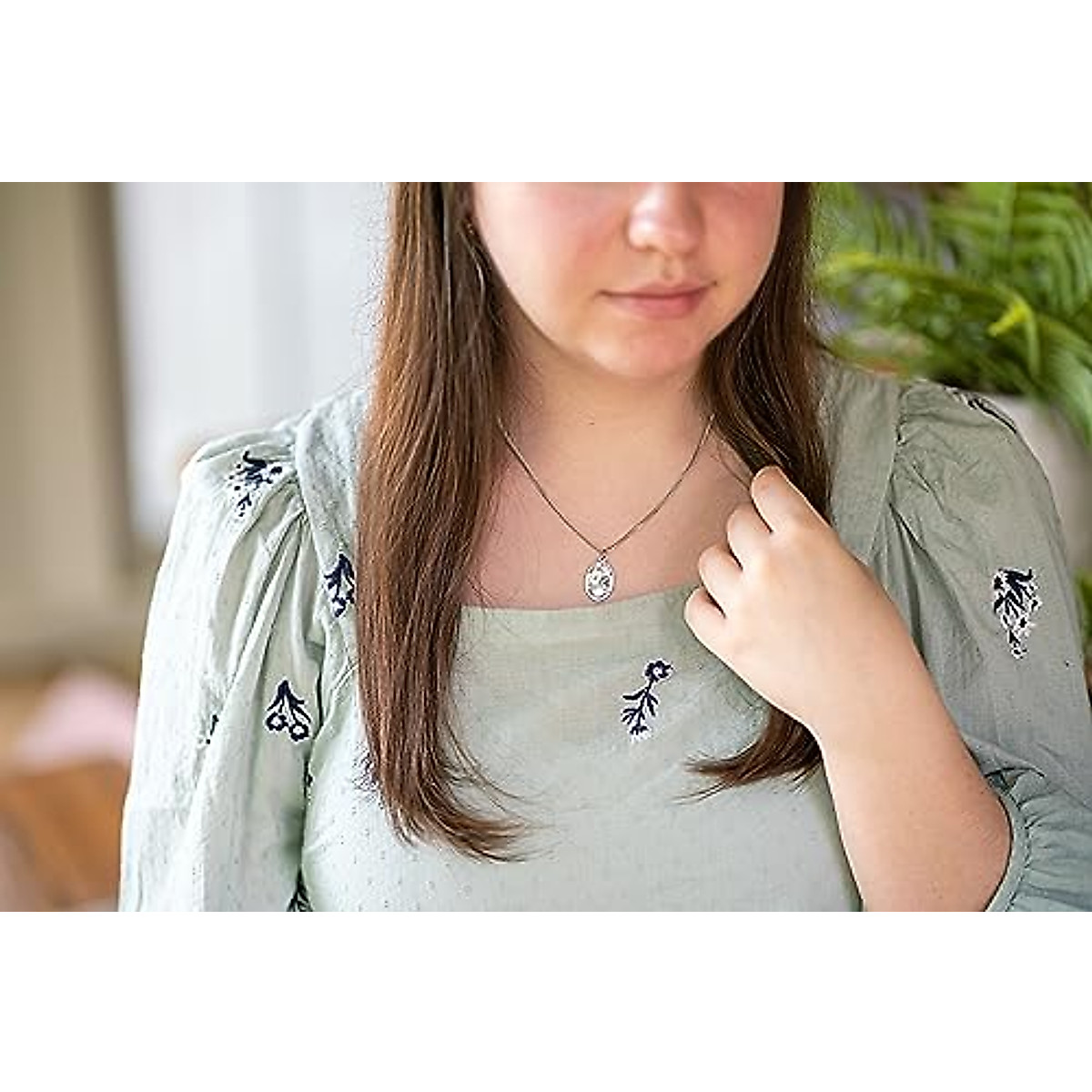 Heartland Store Women's Sterling Silver Oval Saint Agatha Pendant + 18 Inch Rhodium Plated Chain & Clasp