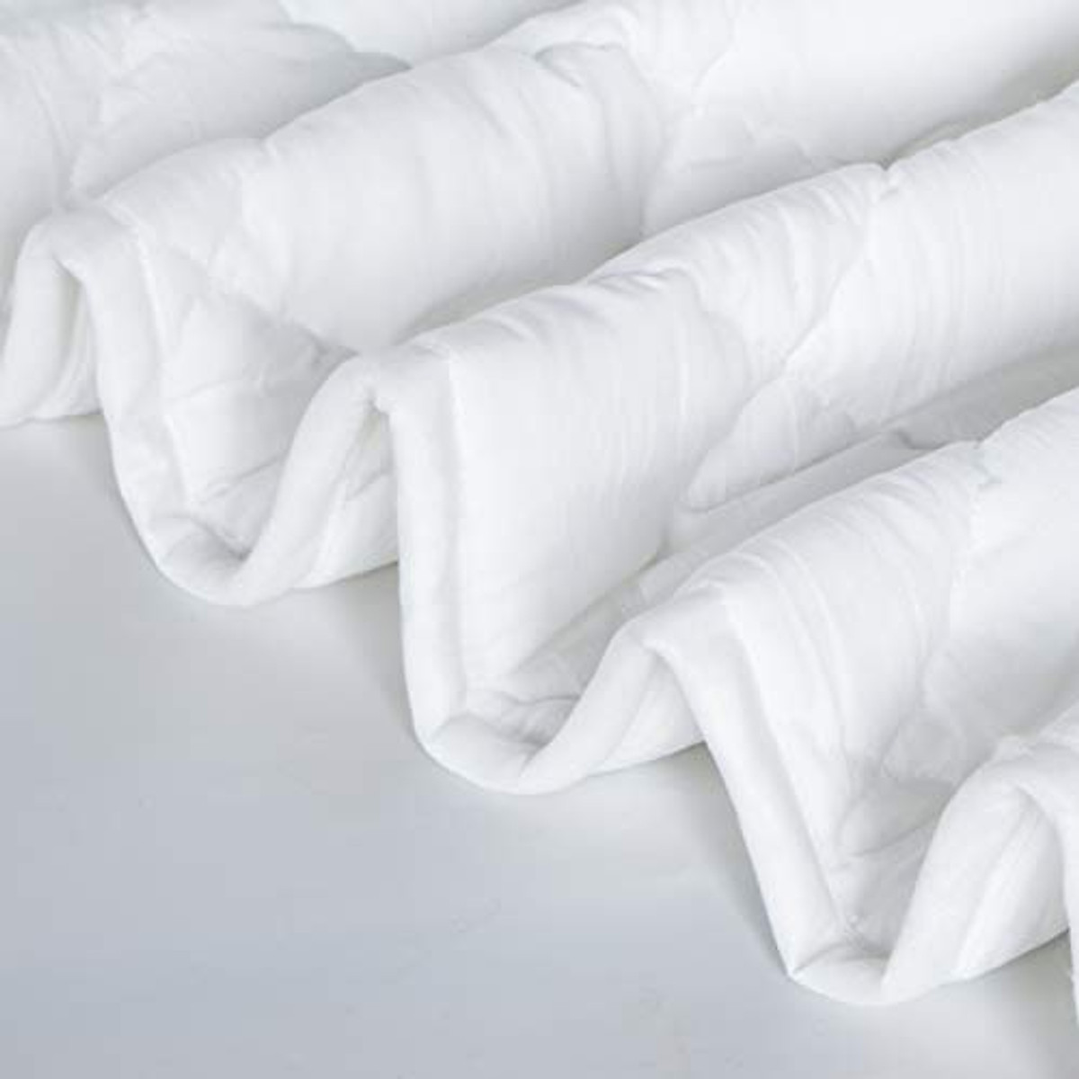 BEDSUM 100% Brushed Microfiber Down Alternative Toddler Comforter, Ultra Soft Lightweight and Warm Breathable Crib Quilted Blanket for Nursery Stroller Bed, 39x47 Inches, White