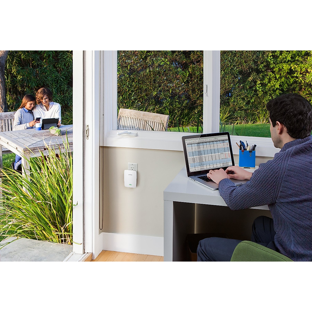 Linksys RE4000W N600 PRO Wi-Fi Range Extender (RE4000W)