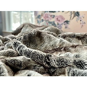 Eikei Luxury Faux Fur Throw Blanket Super Soft Oversized Thick Warm Afghan Reversible to Plush Velvet in Tan Grey Wolf, Cream Mink or Blush Chinchilla, Machine Washable (Chinchilla, 60Wx70L)