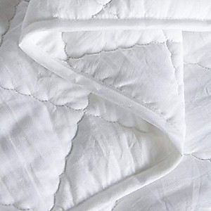 BEDSUM 100% Brushed Microfiber Down Alternative Toddler Comforter, Ultra Soft Lightweight and Warm Breathable Crib Quilted Blanket for Nursery Stroller Bed, 39x47 Inches, White