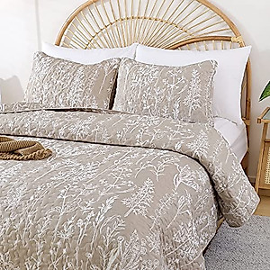 JANZAA Quilt Queen Size Oatmeal Bed Spread with White Floral Pattern Botanical Microfiber Quilts Set Lightweight Comforter 3 Pieces Reversible Bedding Set (1 Queen Quilt and 2 Pillow Cases)