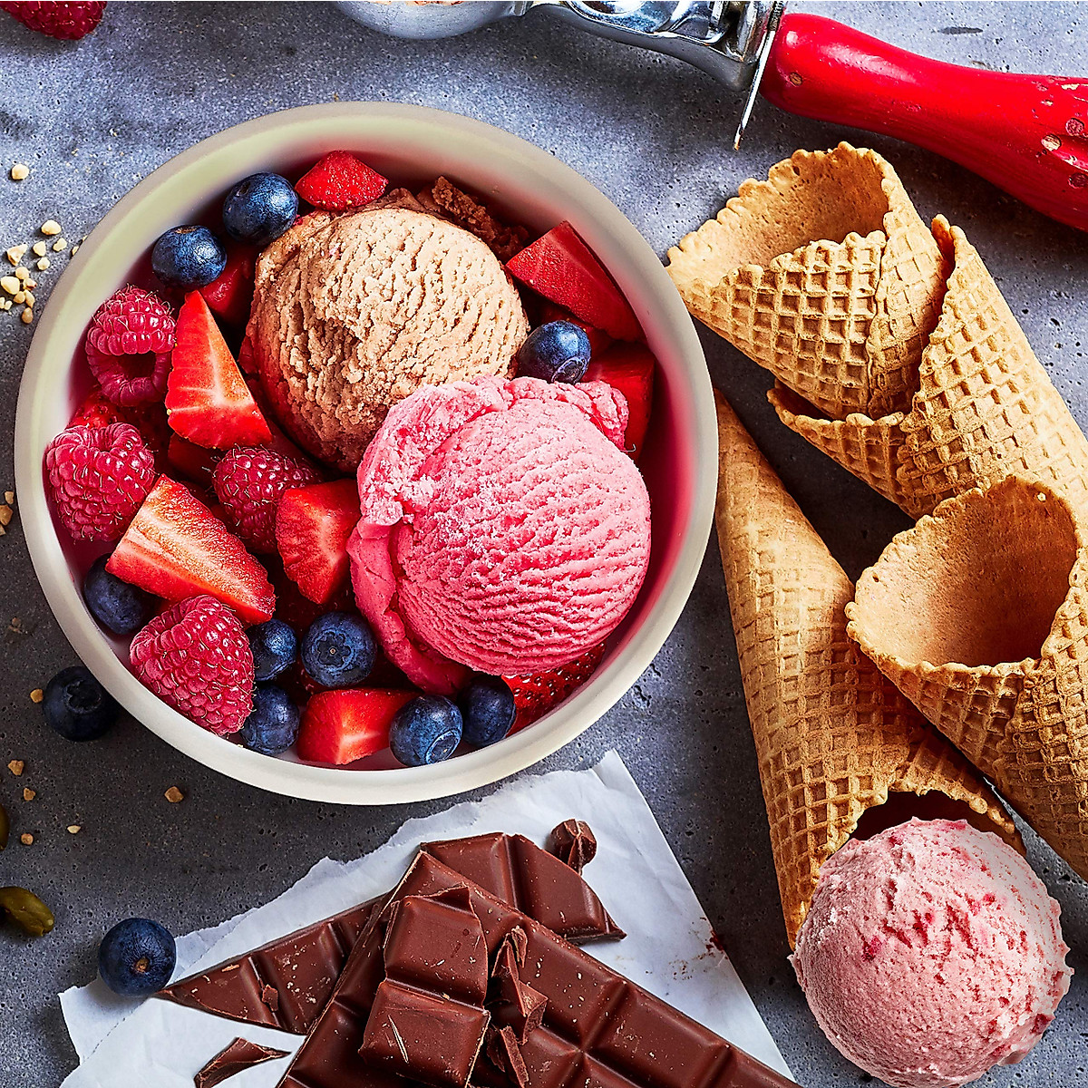 BALCI - Premium Ice Cream Containers (2 Pack - 1 Quart Each) Perfect Freezer Storage Tubs with Lids for Ice Cream, Sorbet and Gelato! - White With Sprinkles