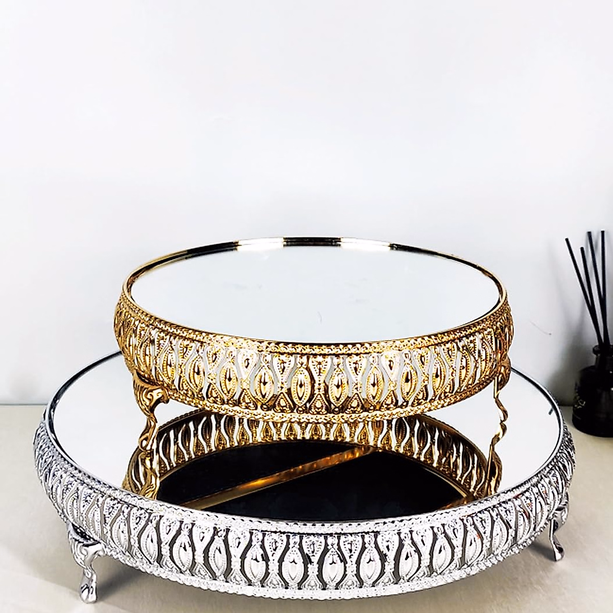 13 Inches 33cm Gold Round Mirror Cake Stand Cupcake Stands Metal Pedestal Holder with Crystals, Party Dessert Cheese Display Plate for Wedding Party Birthday Baby Shower Celebration Home Decoration