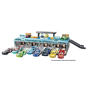Mattel Disney and Pixar Cars Toys, Ultimate 2-in-1 Launcher & Carry Case with Lightning McQueen Toy Car, Launch 8 Vehicles Together
