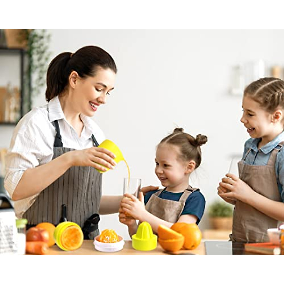 Lechin Hand Juicer - Citrus Juicer with Lemon Shape - Hand Lemon Juicer with Two Press Options for Different Fruits (Yellow)