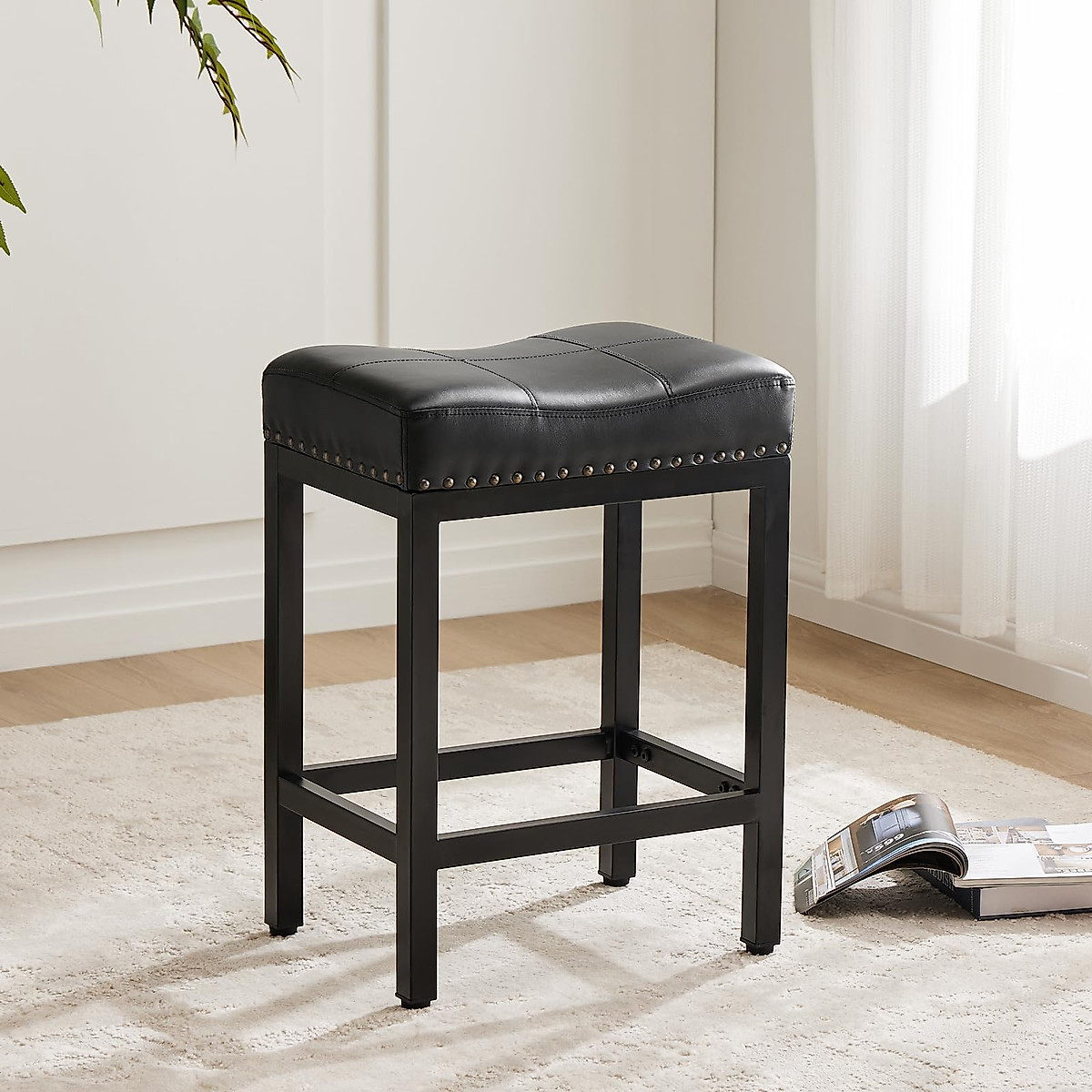 Sweetcrispy Bar Stools Set of 4，Counter Height Bar Stools，24 inch Bar Stools，Modern Kitchen Barstools with Metal Base, PU Leather Saddle Stools for Kitchen Island, Black