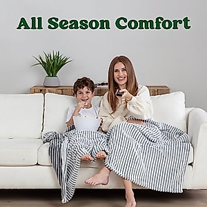 GO Fleece Blanket Black and White Throw Blanket – King 90”x108” 270GSM Warm Comfy, Super Soft & Plush Throw for Bed, Couch, Sofa – Fluffy Lightweight Cozy Fuzzy Blankets for Women, Men, Kids