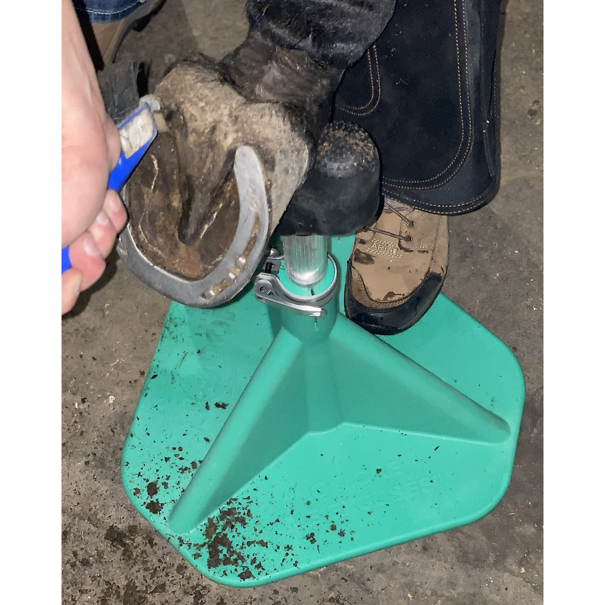 HOOF-IT Green Hoof Stand - The Blacksmith Model (Green)