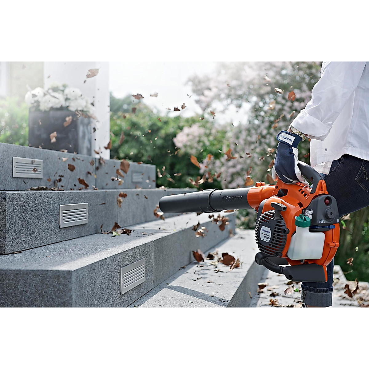 Husqvarna 125BVx, 28cc 2-Cycle Gas 425 CFM 170 MPH Handheld Leaf Blower/Vacuum - 952711902