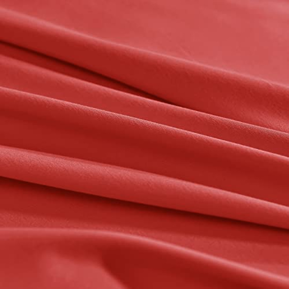 BHT Premium Microfiber Duvet Cover Set – 2 Pieces - Super Soft 1800 Thread Count with Zipper Closure - Fade & Wrinkle Resistant (Red, Twin)