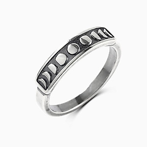 Jeulia Gothic Black Band For Men Women Moon Phase Ring Silver Punk Ring Jewelry Vintage Cool Nature Ring For Teen boys Engagement Band with Jewelry Gift Box (Moon Phase, 8.5)