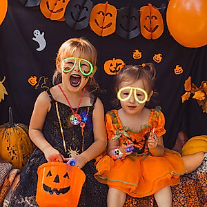 WUYEE 80PCS Halloween Party Favors for Kids, Glow in The Dark Halloween Toys Light Up Rings, Halloween Goodie Bag Fillers for Non Candy Halloween Treats Party Supplies Trick or Treat