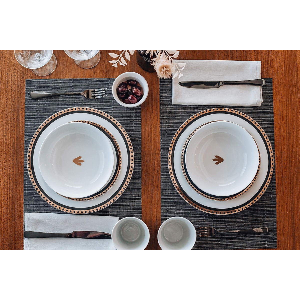 Ukonic Jurassic Park Logo 16-Piece Ceramic Dinnerware Set Replica | Movie-Authentic Dinosaur Dish Set | Includes Dinner Plates, Salad Plates, Soup Bowls, Mugs | Place Setting For 4, White