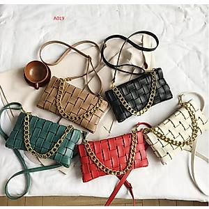 Bella Luna Women’s Woven Small Crossbody Clutch Handbag or Shoulder Bag Purse with Chain and Strap for Evening or Day (Caramel)