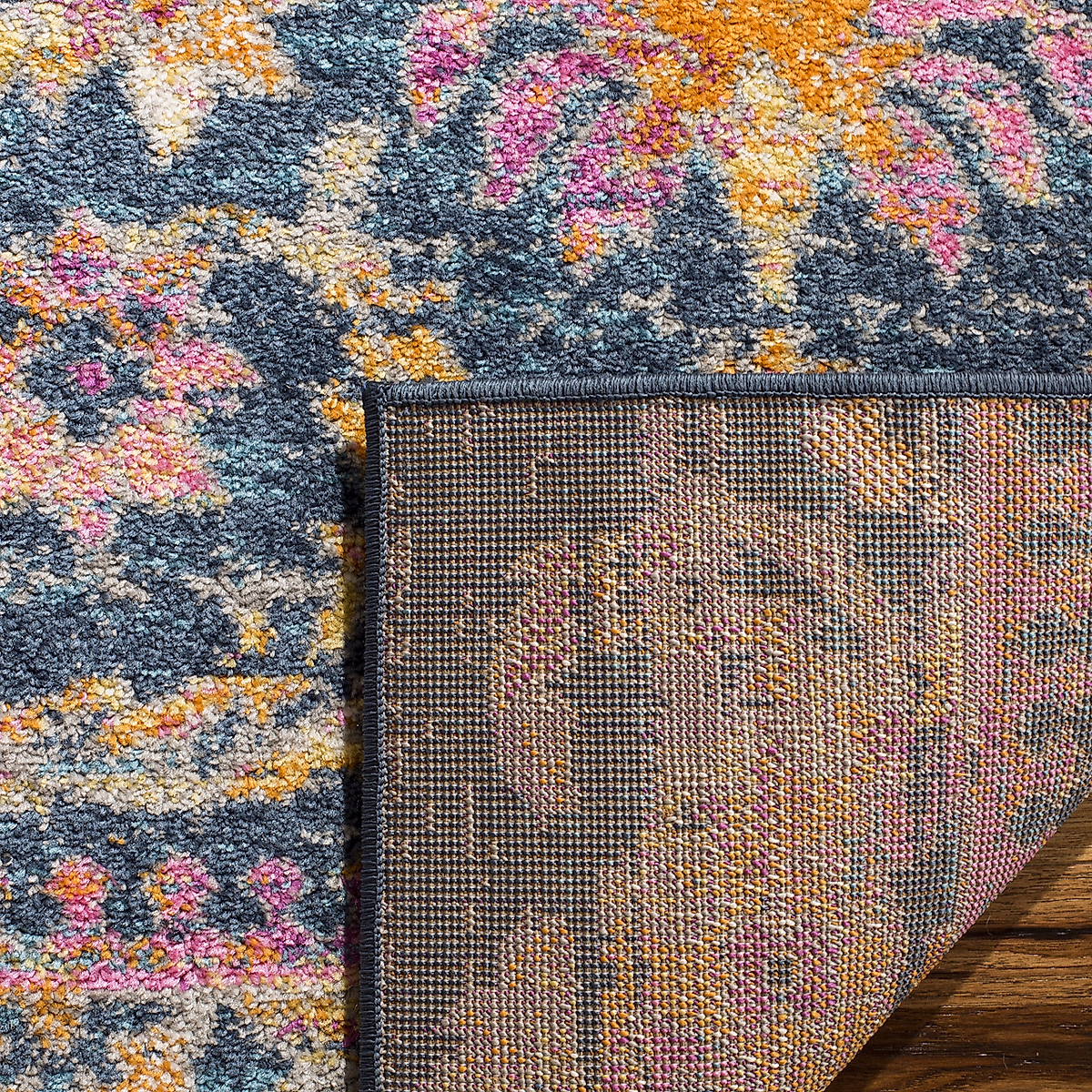 SAFAVIEH Madison Collection Area Rug - 6' x 9', Blue & Fuchsia, Boho Chic Floral Design, Non-Shedding & Easy Care, Ideal for High Traffic Areas in Living Room, Bedroom (MAD130C)