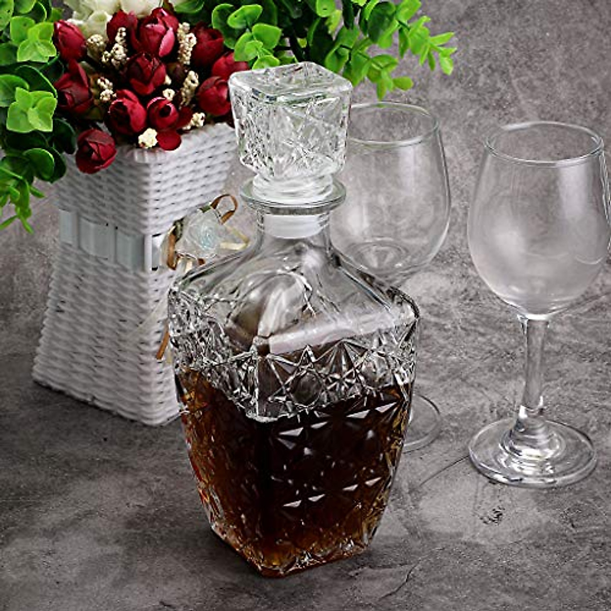 MDLUU Liquor Decanter, Glass Spirits Decanter with Airtight Stopper, Whiskey Vodka Bourbon Decanter Bottle for Gift, Home, Bar, Party Decor, 27oz/800ml (Square)