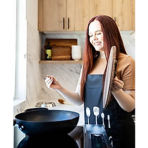 Gekko and Co. Carbon Steel Wok Pan with Lid Bundled with Hot Pads – 14-Piece Woks & Stir-Fry Pans Set –Non-Stick Chinese Wok Pan – Woks for Electric Stove, Gas, Halogen, Induction – 12.6 Inches