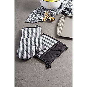 DII Cotton Heat Resistant Kitchen Pot Holders Set, (Set of 2-8x8.5), Farmhouse Chic Geometric Design, Heat Resistant and Machine Washable for Every Home Kitchen - Stripe