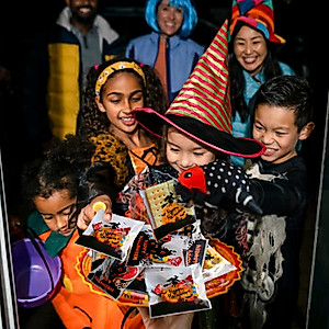 AXYEEUR 100 Pcs Halloween Candy Bags,Halloween Self Adhesive Cookie bags,2 Styles Halloween Clear Cellophane Treat bags for Party Favors Supplies