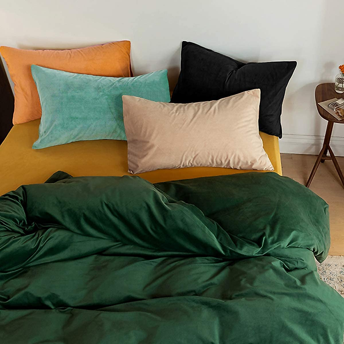 FLXXIE 2 Pack Standard Zipped Velvet Pillowcases, Soft and Cozy Solid Decorative Pillow Cases with Hidden Zipper for Bedroom, Sofa, Couch, 20x26 Inches, Camel